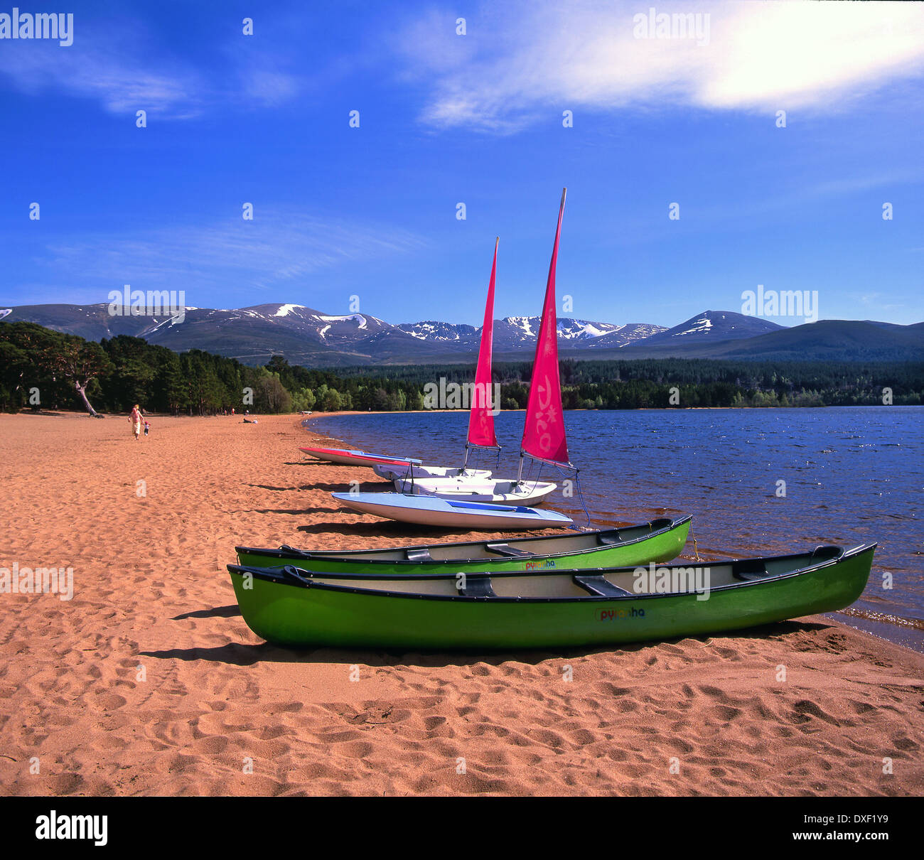 Loch morlich sailing hi-res stock photography and images - Alamy