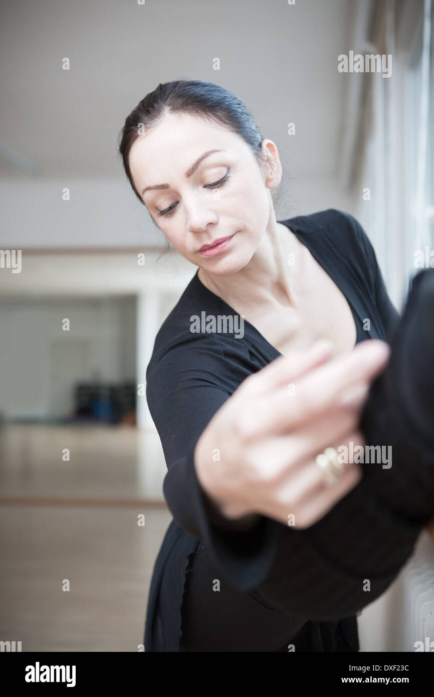 female ballet dancer at a rehearsal Stock Photo - Alamy