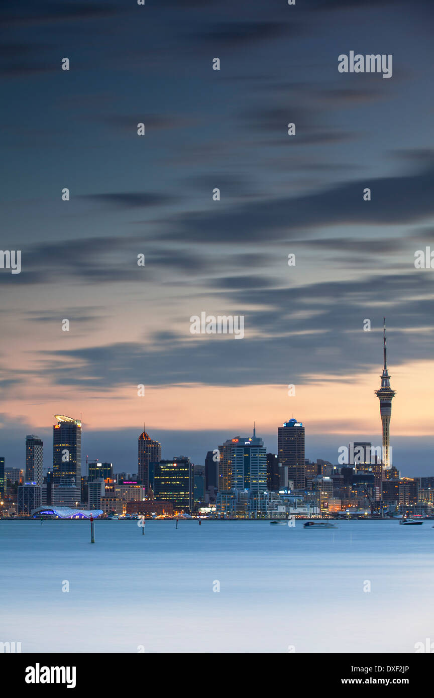 Auckland skyline evening hi-res stock photography and images - Alamy