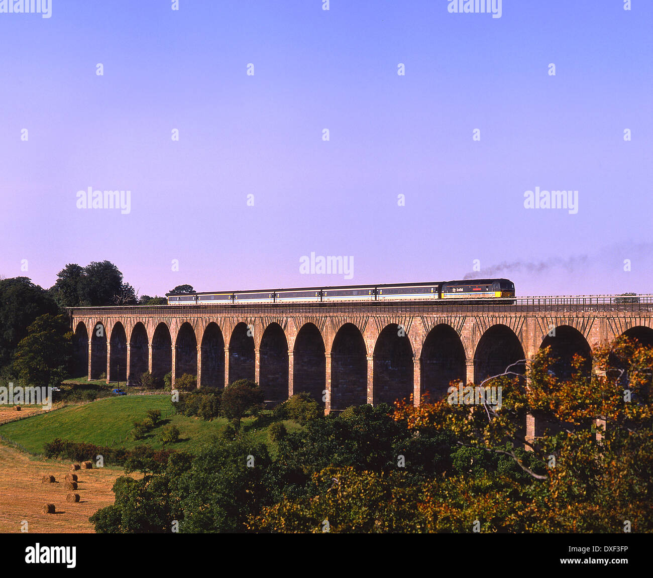 Scotrail Class 47 crossing linlithgow viaduct 1988 Stock Photo - Alamy