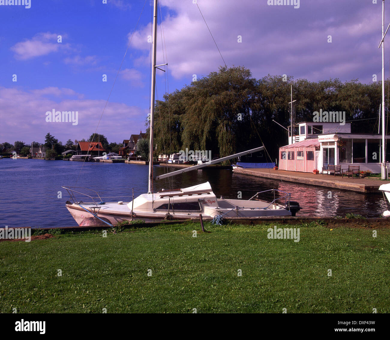 Swan inn hi-res stock photography and images - Alamy