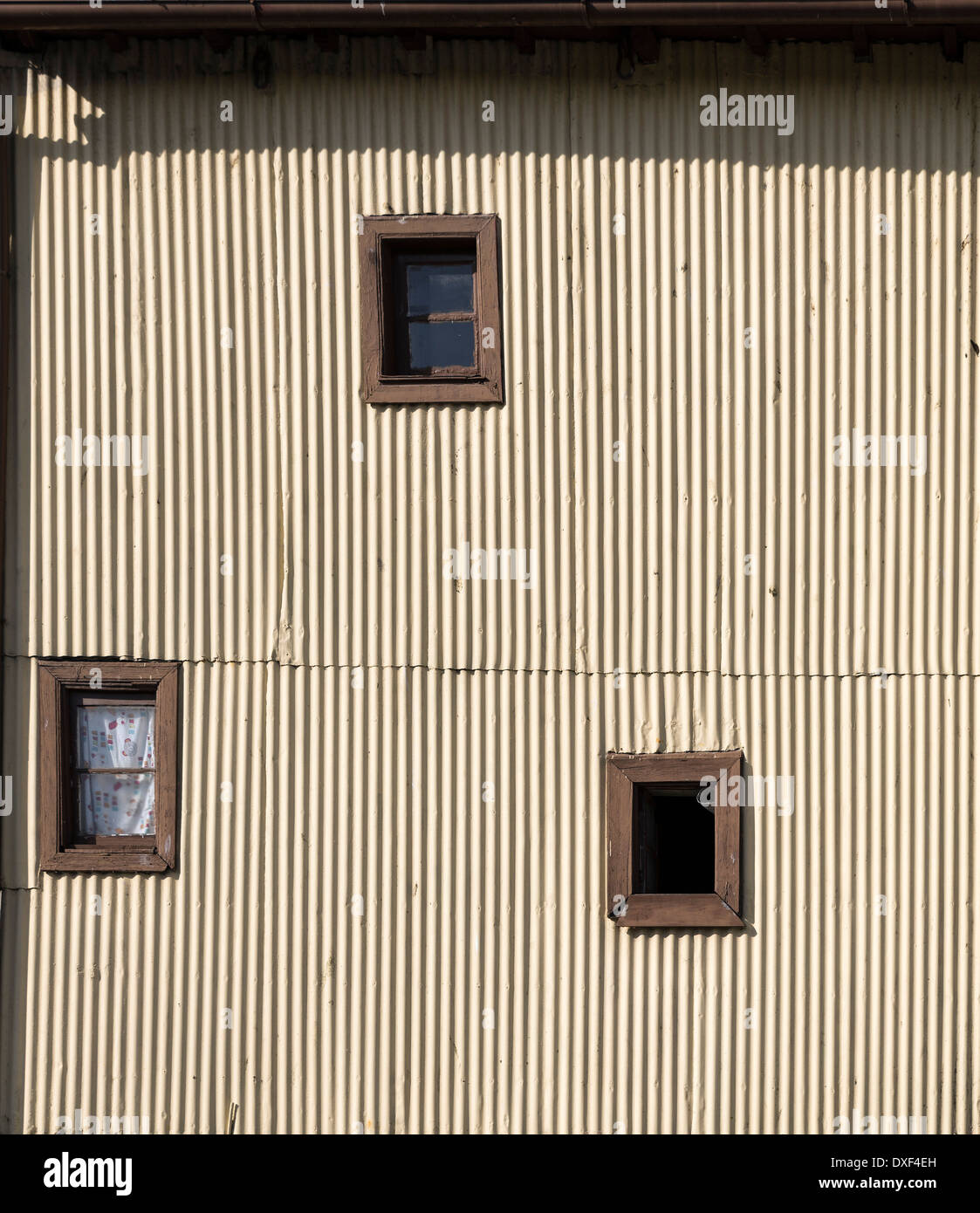 Corrugated iron shanty town hi-res stock photography and images - Alamy