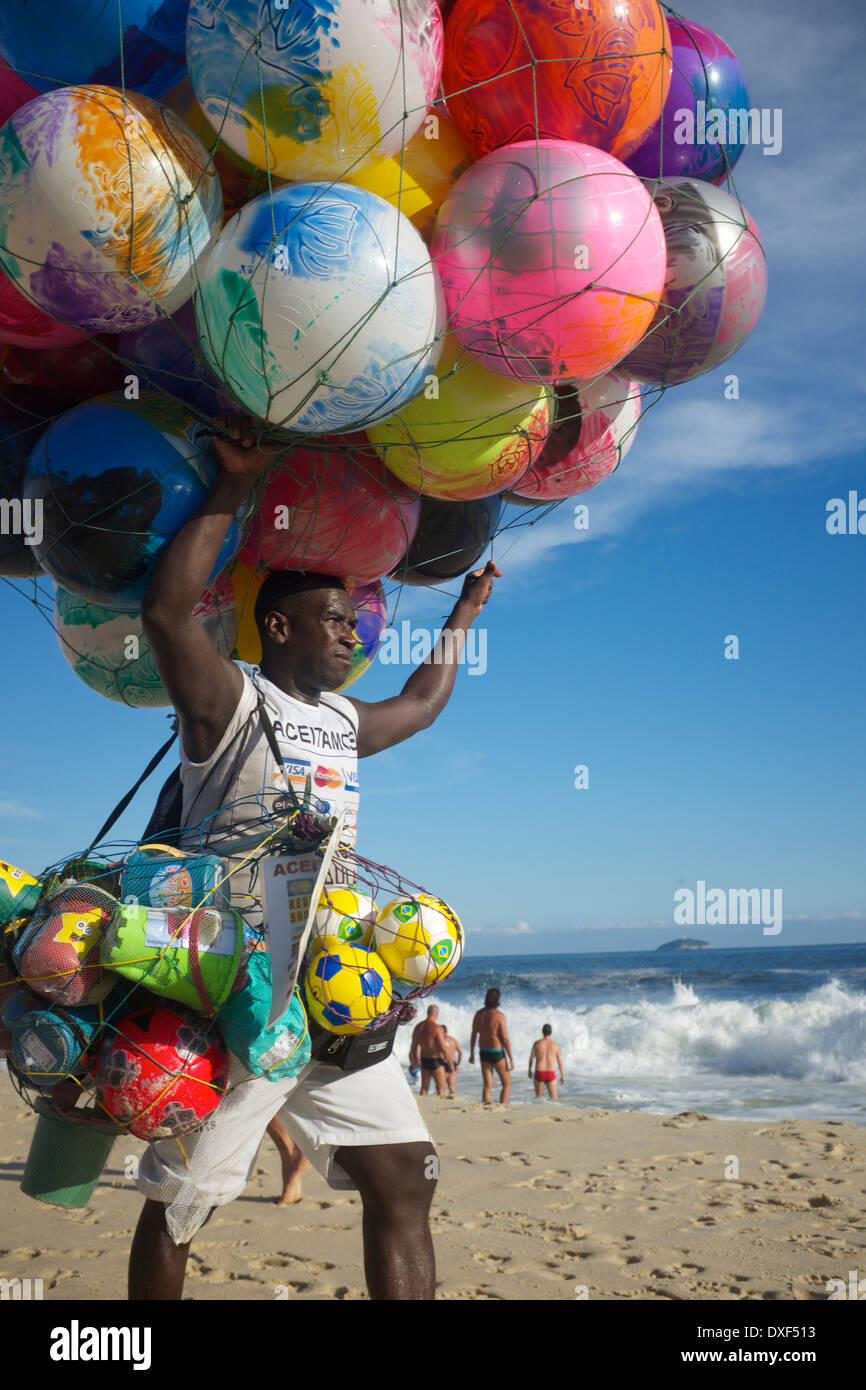 RIO DE JANEIRO, BRAZIL - JANUARY 19, 2014: Beach vendor selling ...