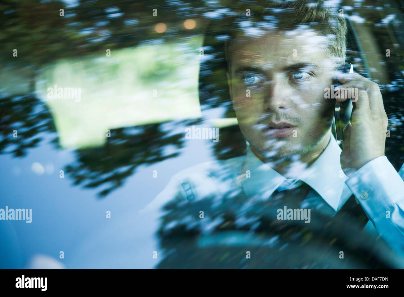 Driving on phone windscreen hi-res stock photography and images - Alamy