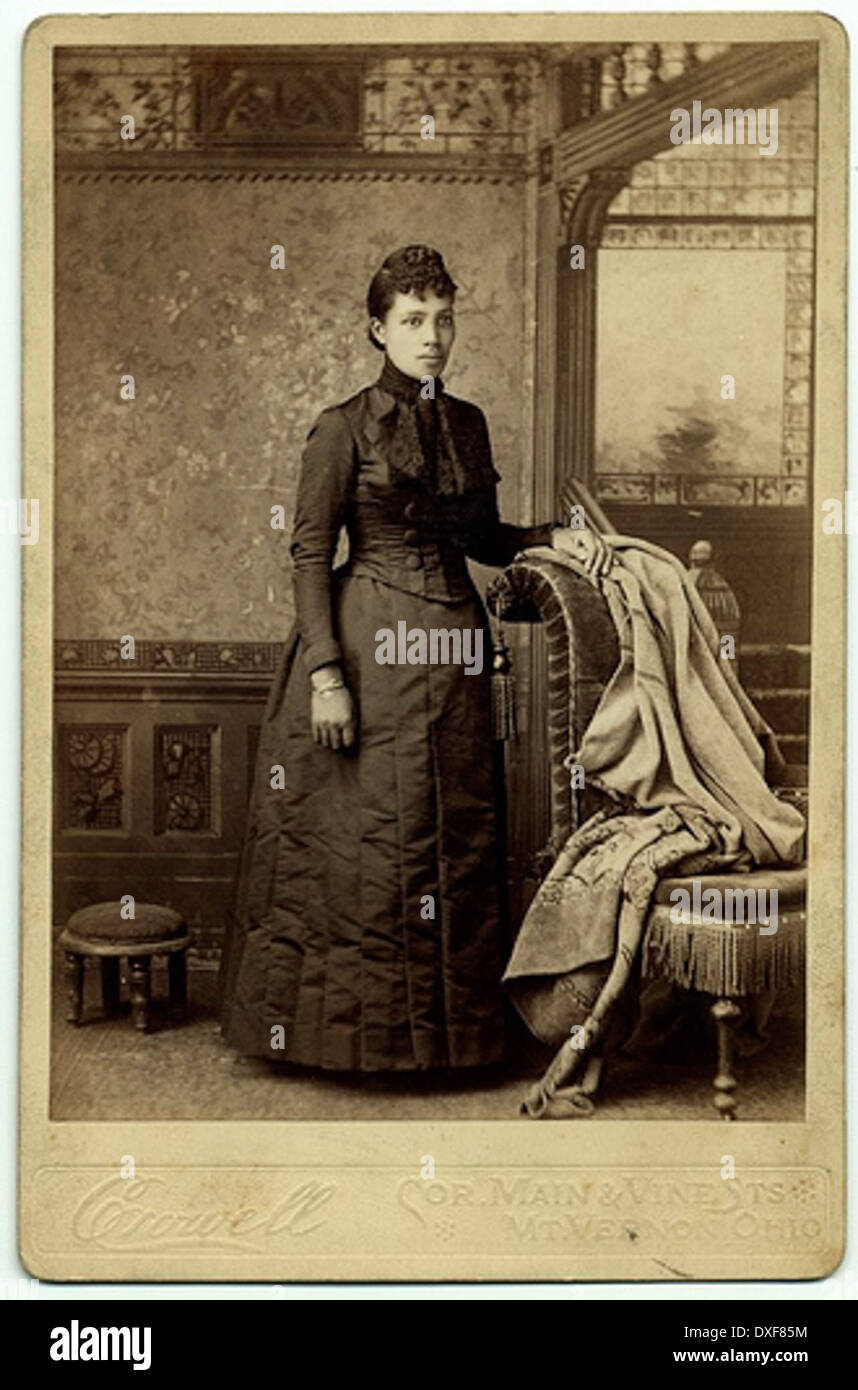 Early 1900s studio portrait hi-res stock photography and images - Alamy