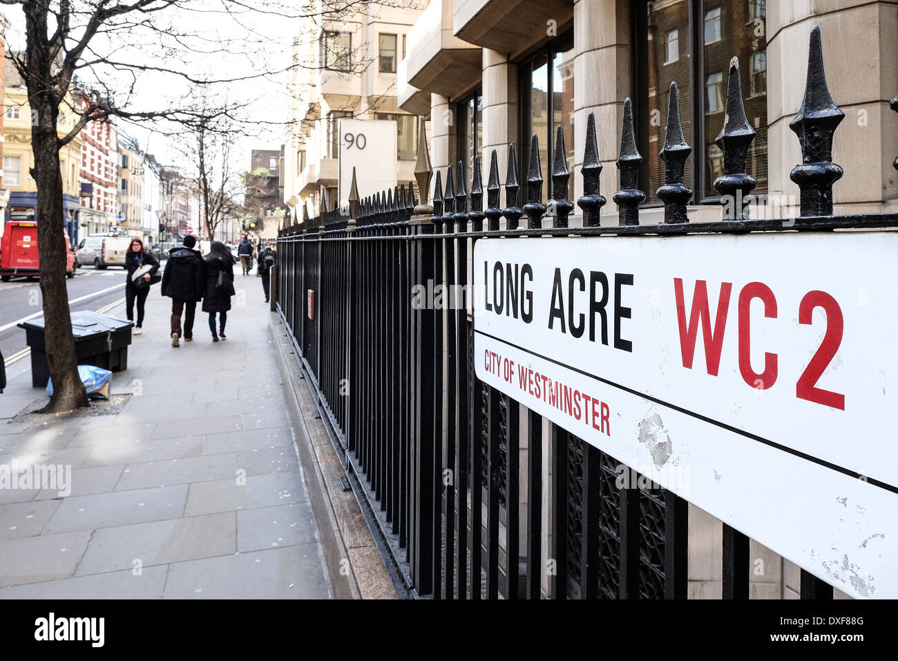 The street sign for Long Acre in Covent Garden Stock Photo - Alamy