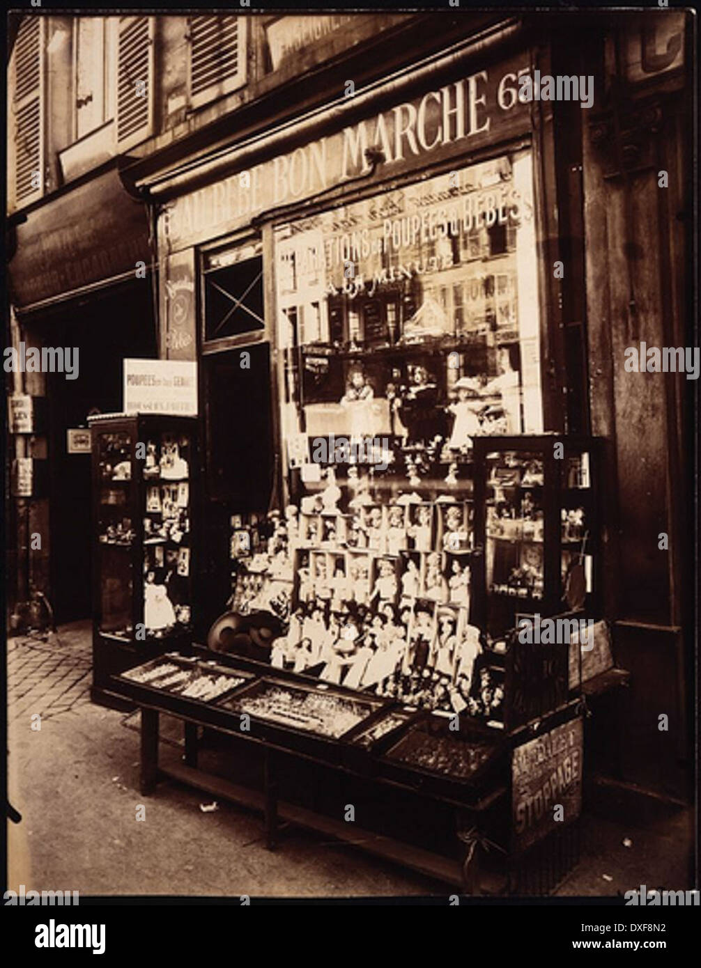 Vintage toy store hi-res stock photography and images - Alamy