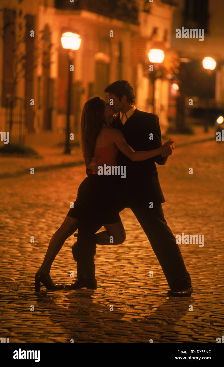Couple tango dancing on the streets of San Telmo at night in Buenos ...
