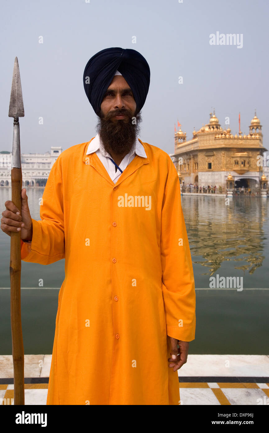 A Sikh Temple Guard at the Golden Temple of Amritsar (Harimandir Sahib ...