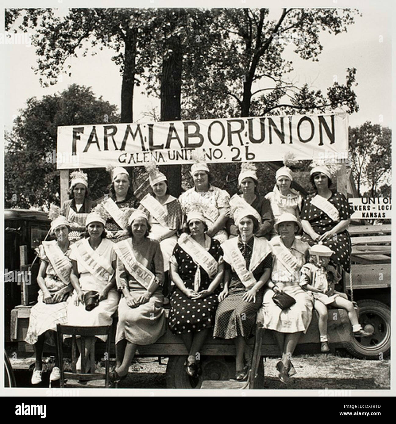 Farm labor hi-res stock photography and images - Alamy