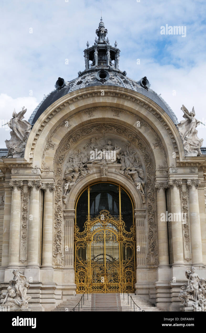 Petit Palais Gate, 8th Arrondissement, Paris, France Stock Photo - Alamy