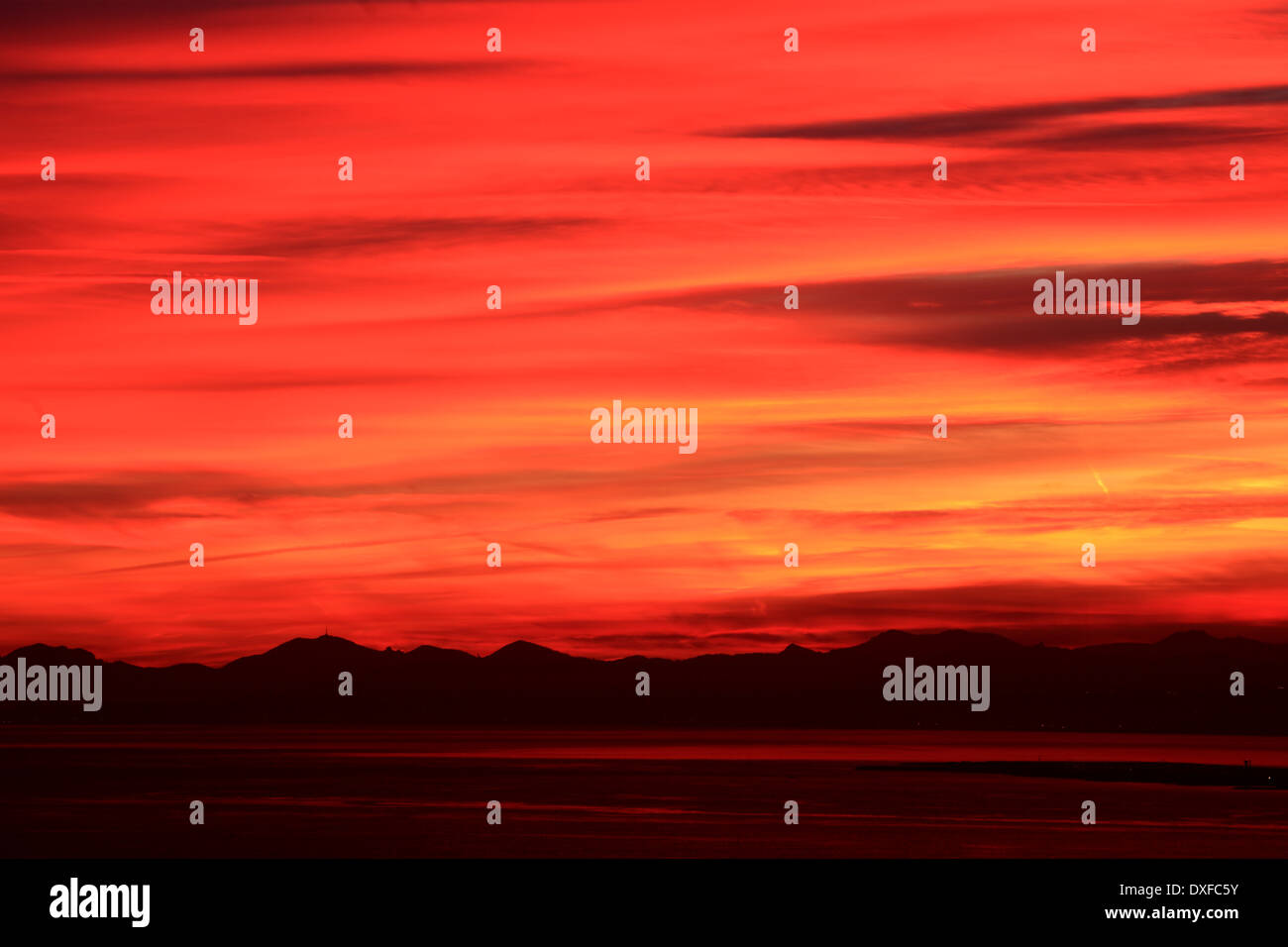 Red sky hi-res stock photography and images - Alamy