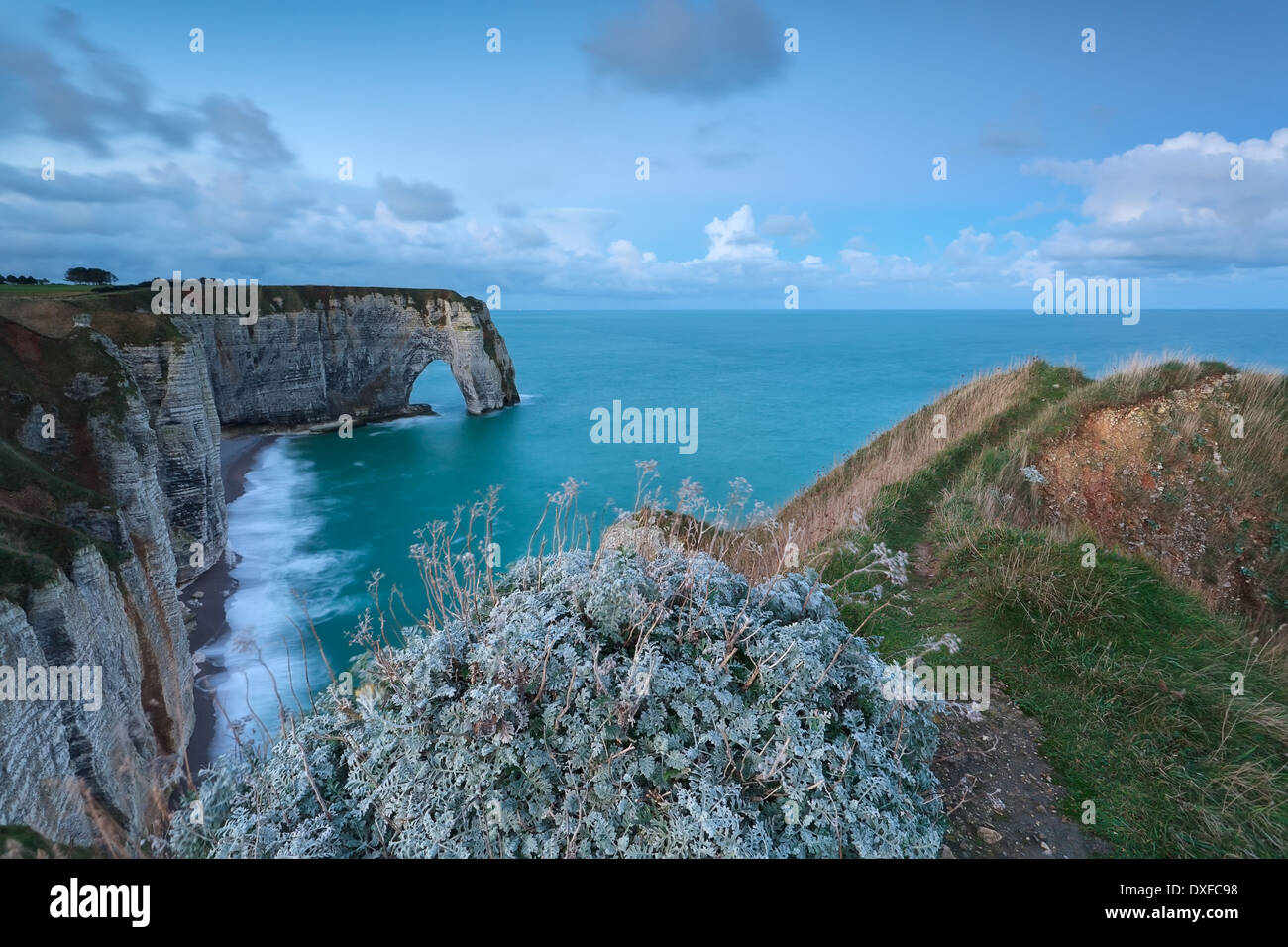 Cliffs in ocean dusk hi-res stock photography and images - Alamy