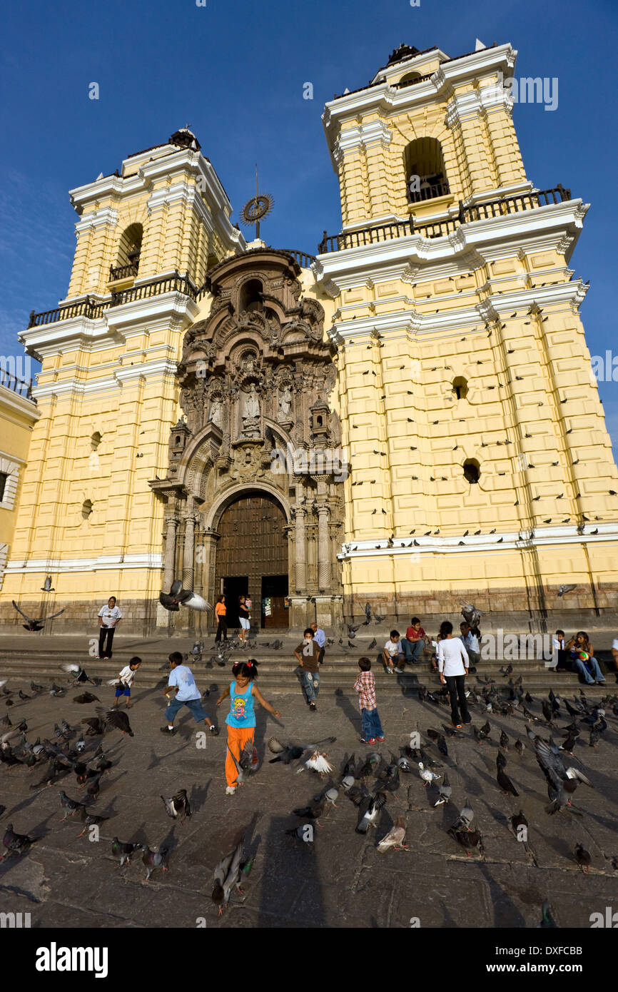 Peruvian church hi-res stock photography and images - Alamy