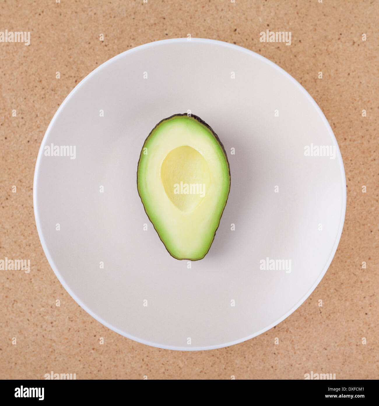 Avocado slice plate hi-res stock photography and images - Alamy