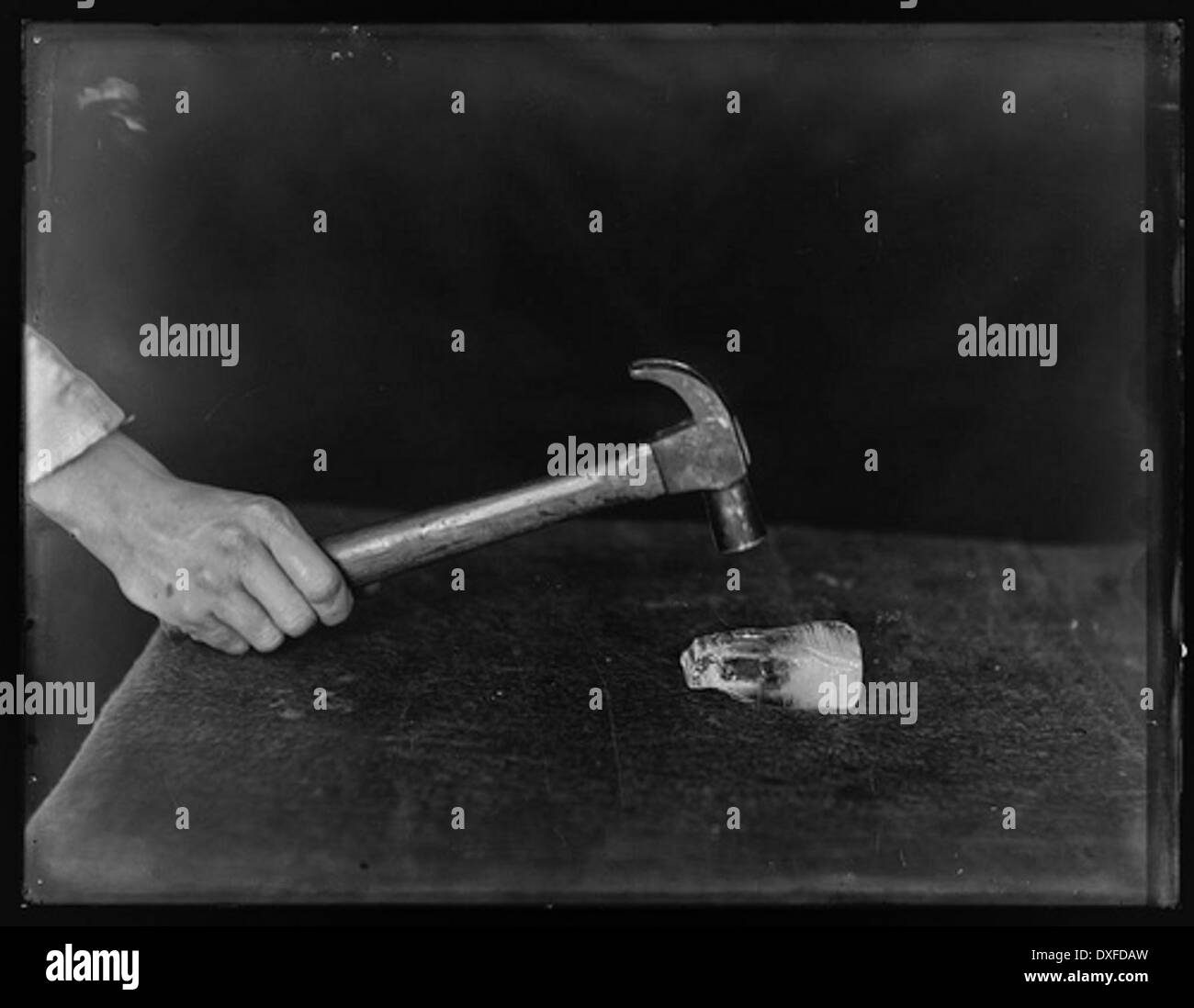 Experiments hi-res stock photography and images - Alamy