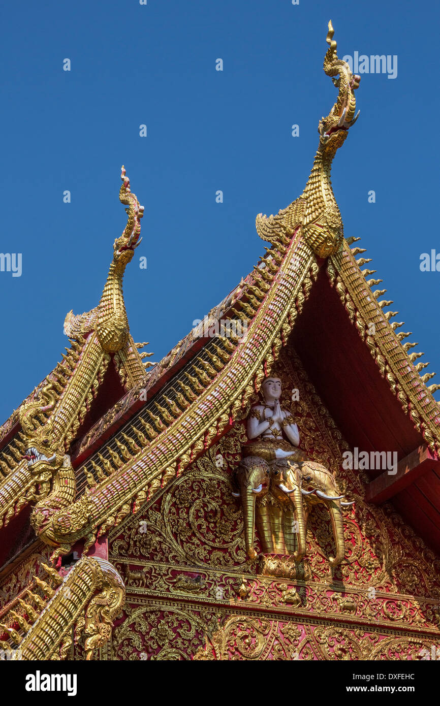 Ornate Thai Architecture - Roof detail at Wat Gate Karan Buddhist ...