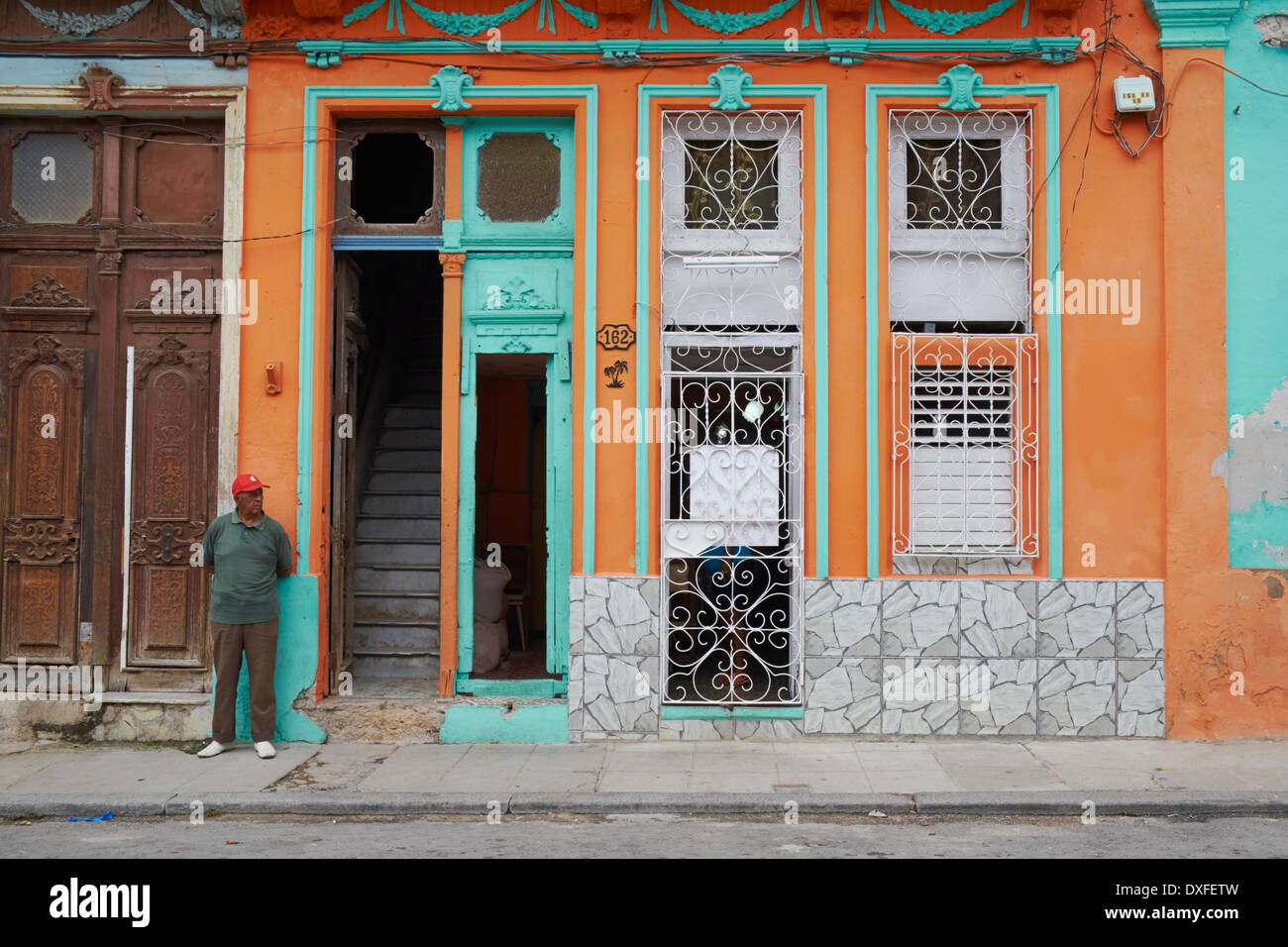 Coloured building hi-res stock photography and images - Alamy