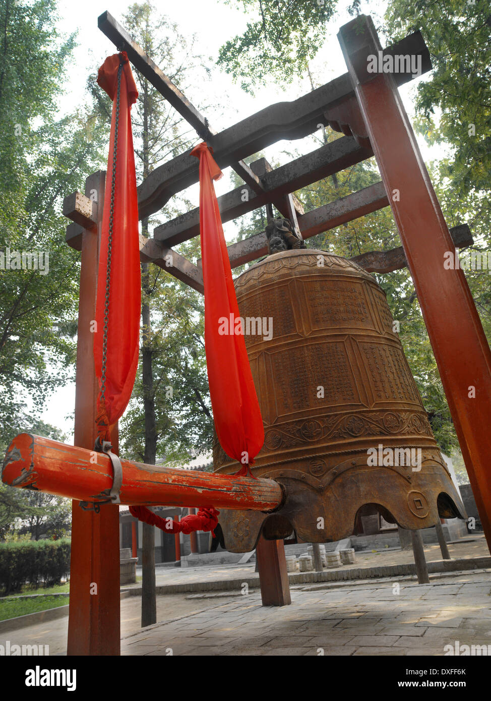 Bell chinese buddhist temple outside hi-res stock photography and ...
