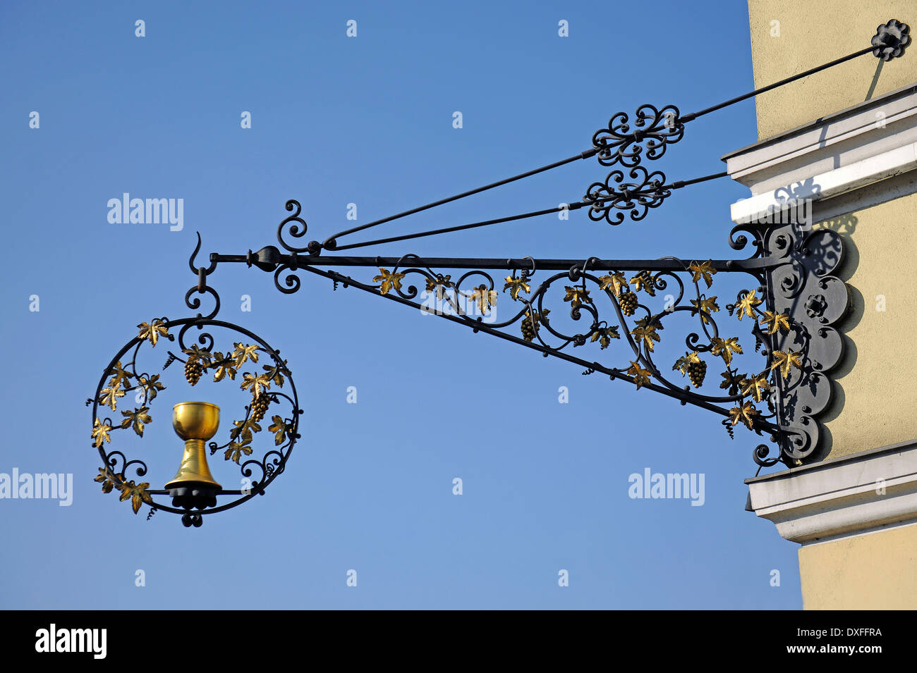 Guild signs horizontal hi-res stock photography and images - Alamy