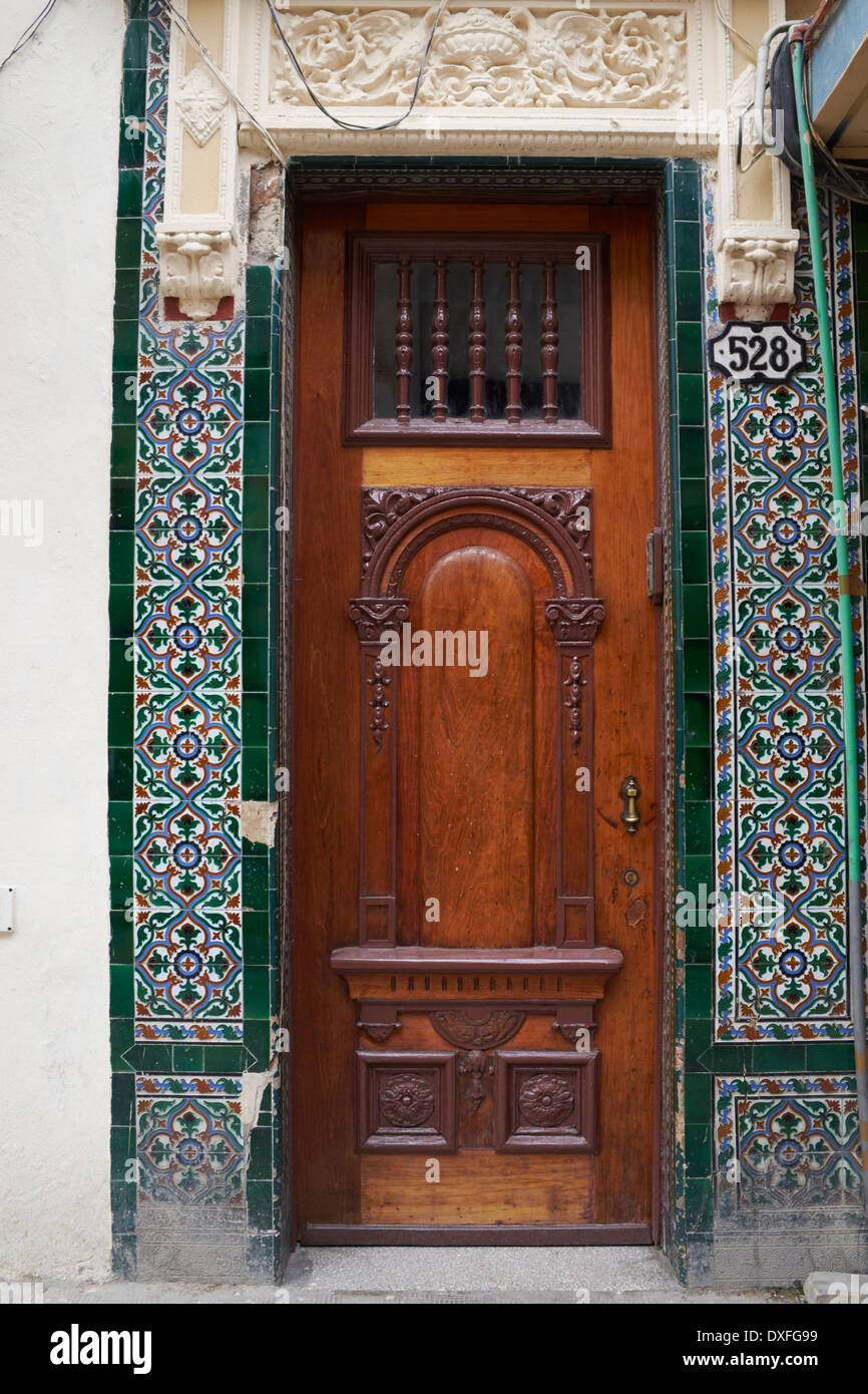 Tiled doorway hi-res stock photography and images - Alamy