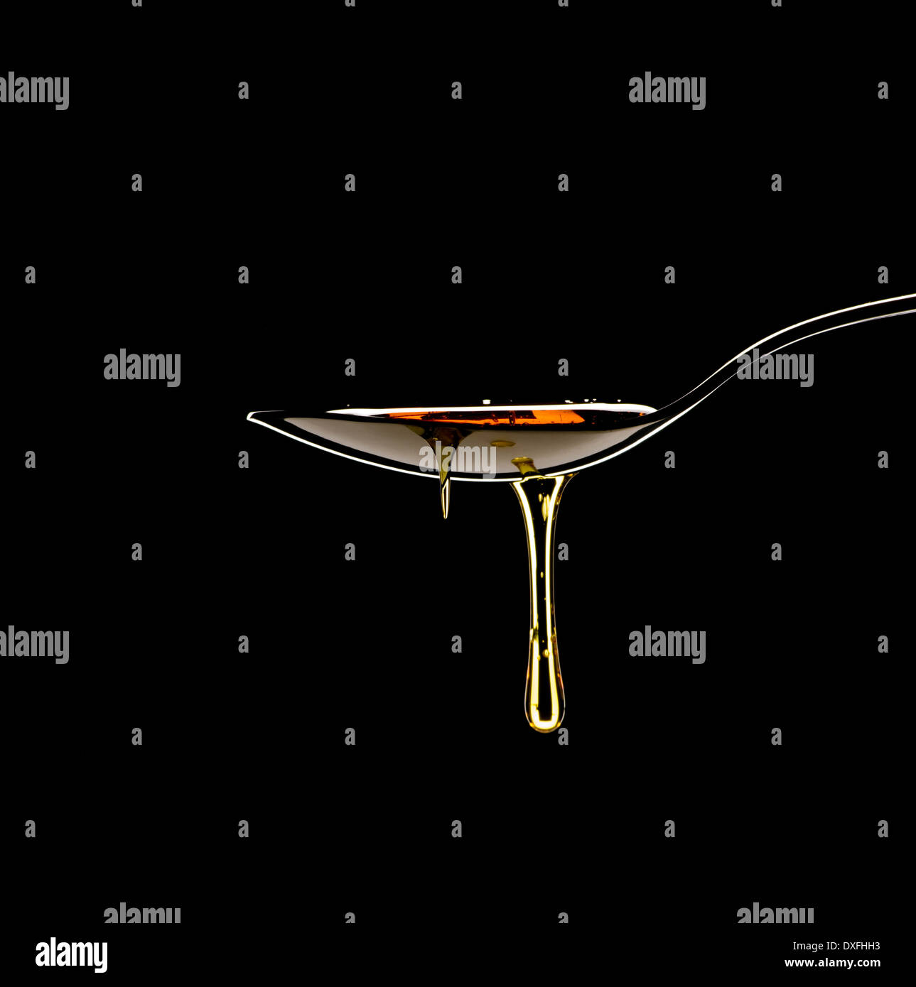 Pouring golden liquid hi-res stock photography and images - Alamy