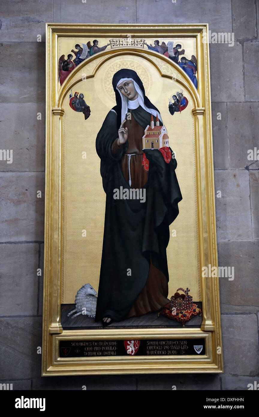 Picture of virgin mary blessing the cathedral hi-res stock photography ...