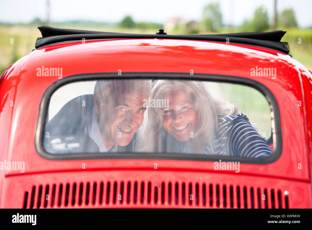 50 60 couple car hi-res stock photography and images - Alamy