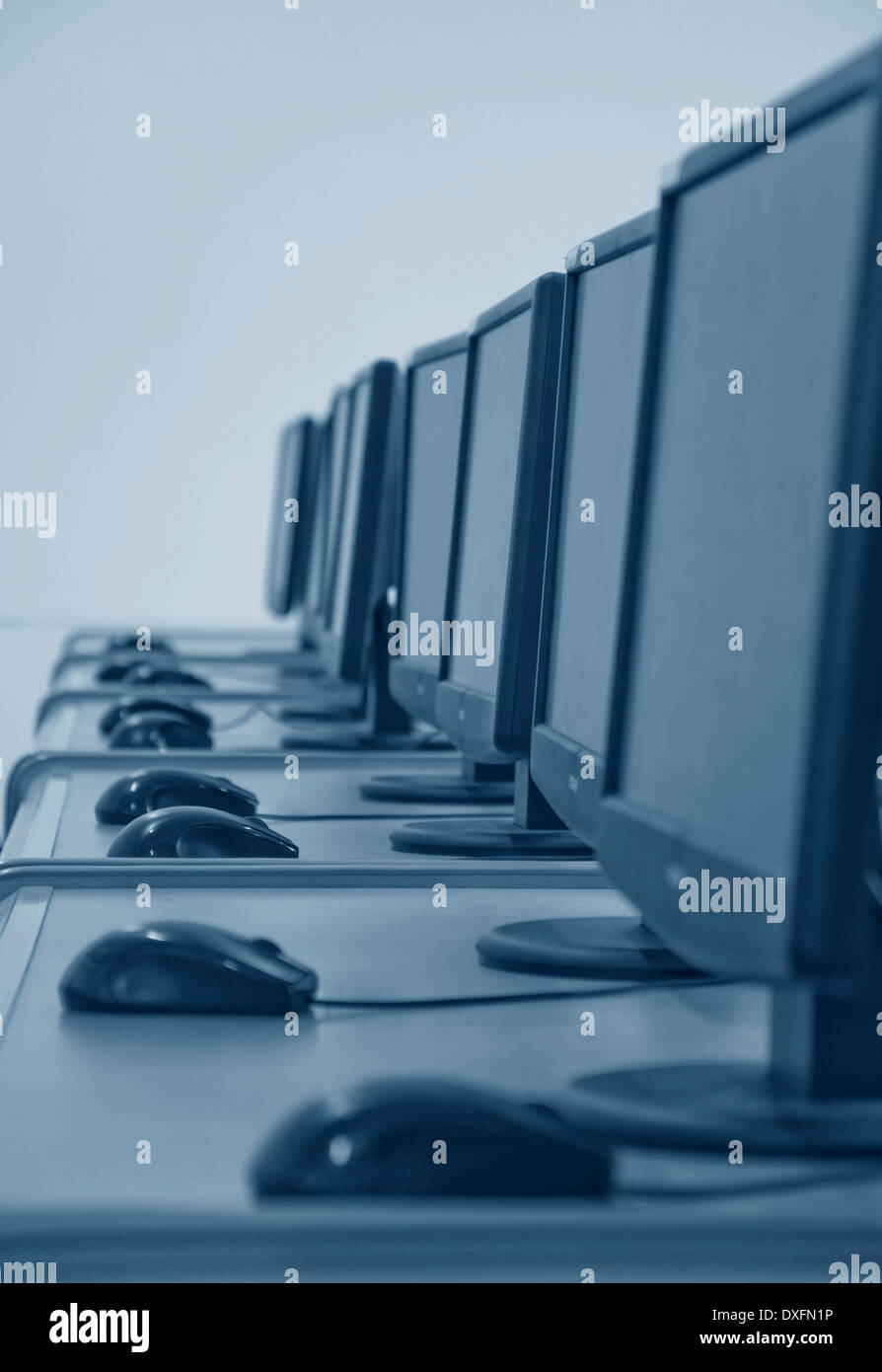 Computer lab hi-res stock photography and images - Alamy