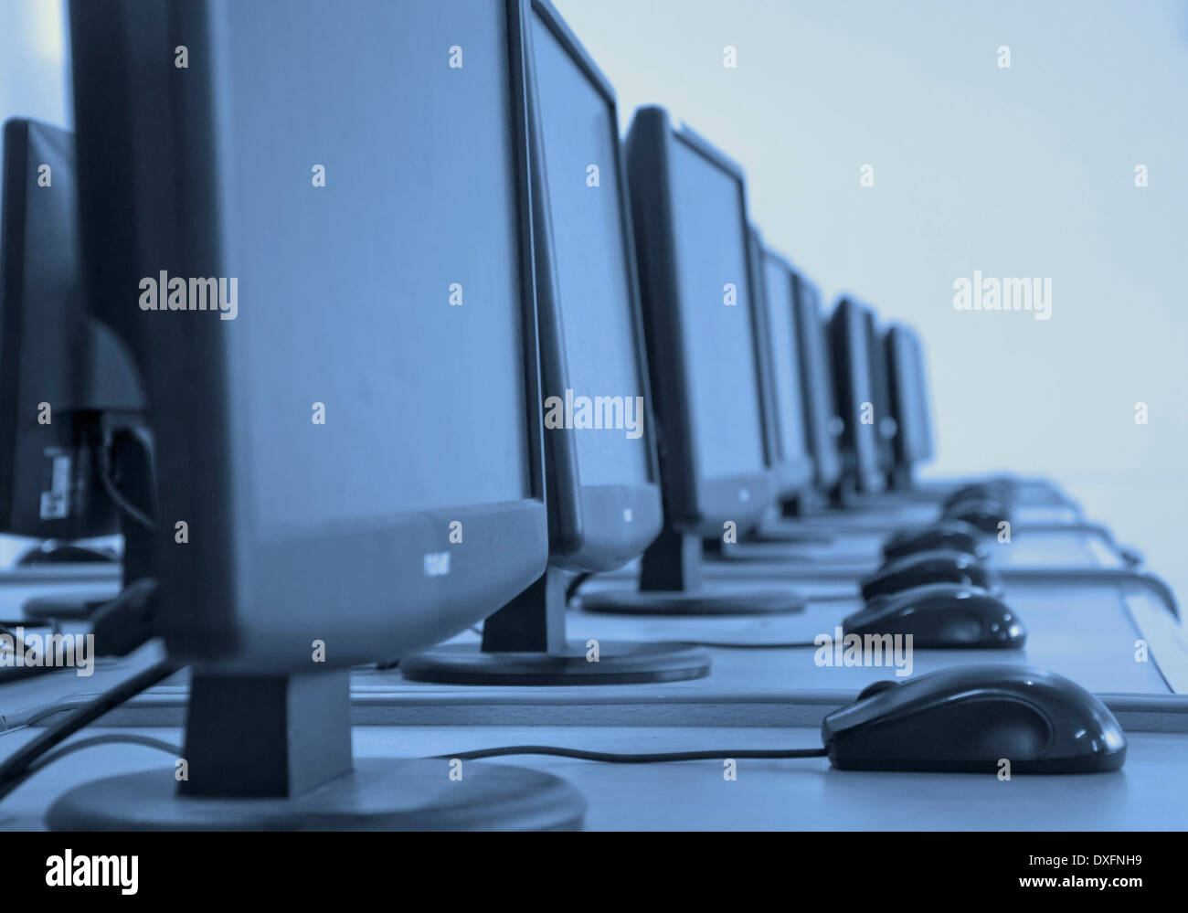 Science computer classroom hi-res stock photography and images - Alamy