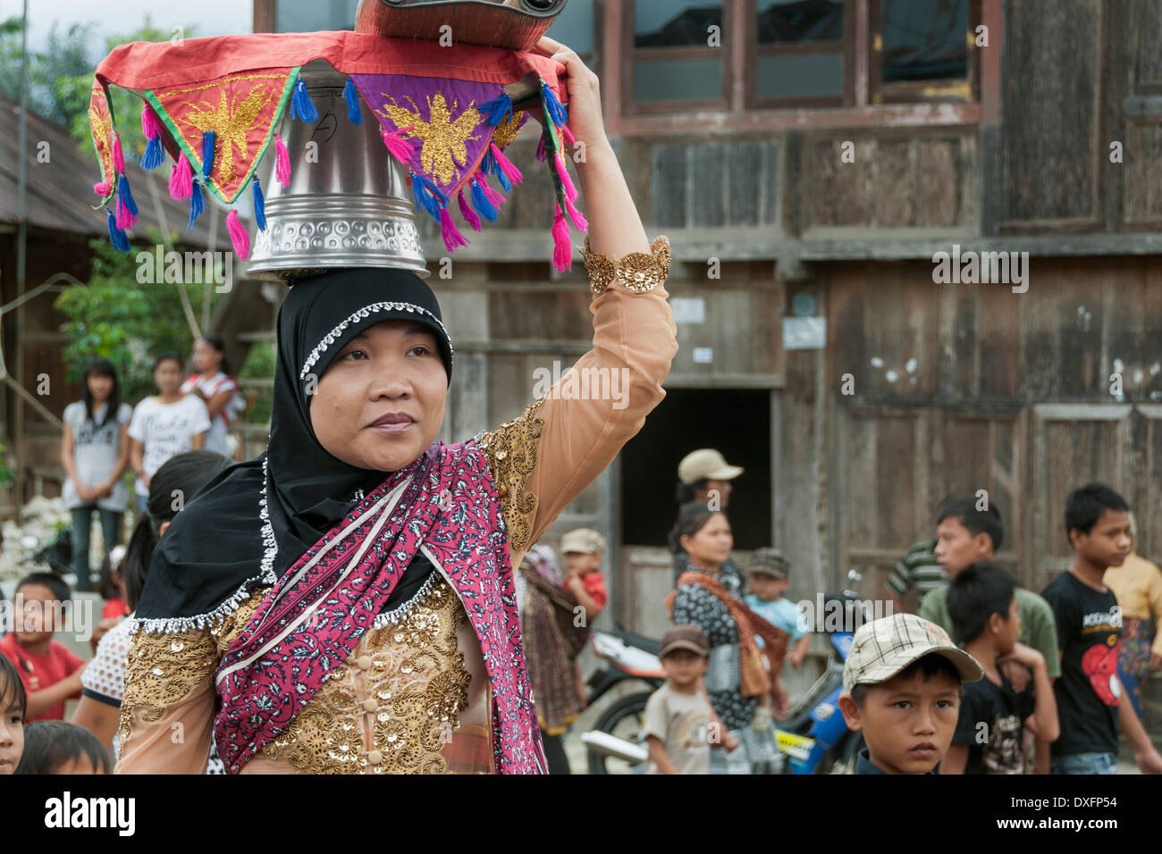 Woman headed to welcome ceremony and big house, Liwa, West Lampung ...