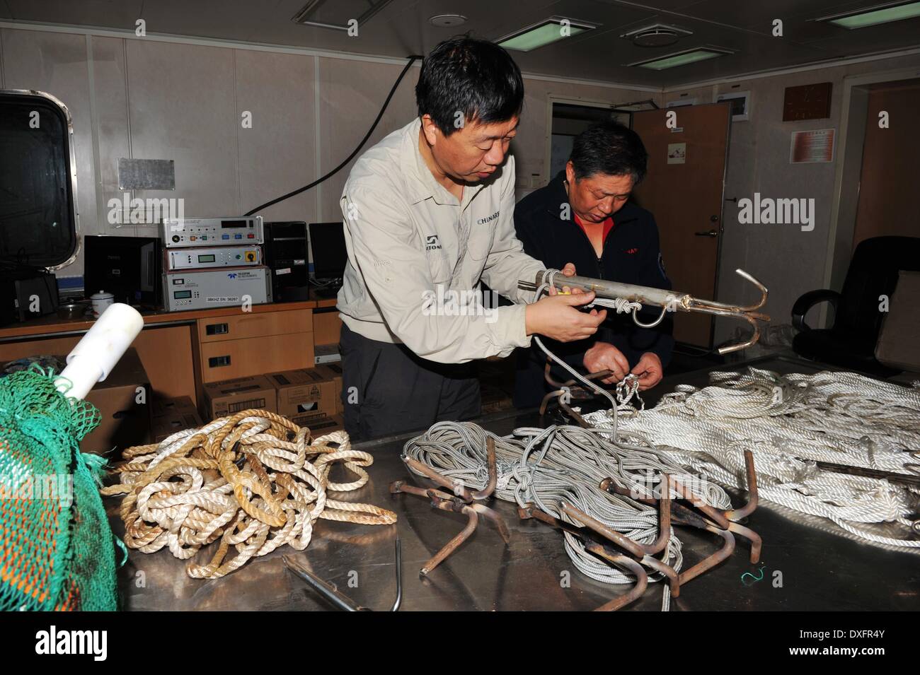 Salvage tools hi-res stock photography and images - Alamy