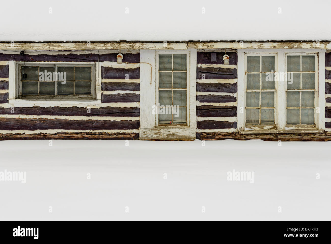 Log cabin windows hi-res stock photography and images - Alamy