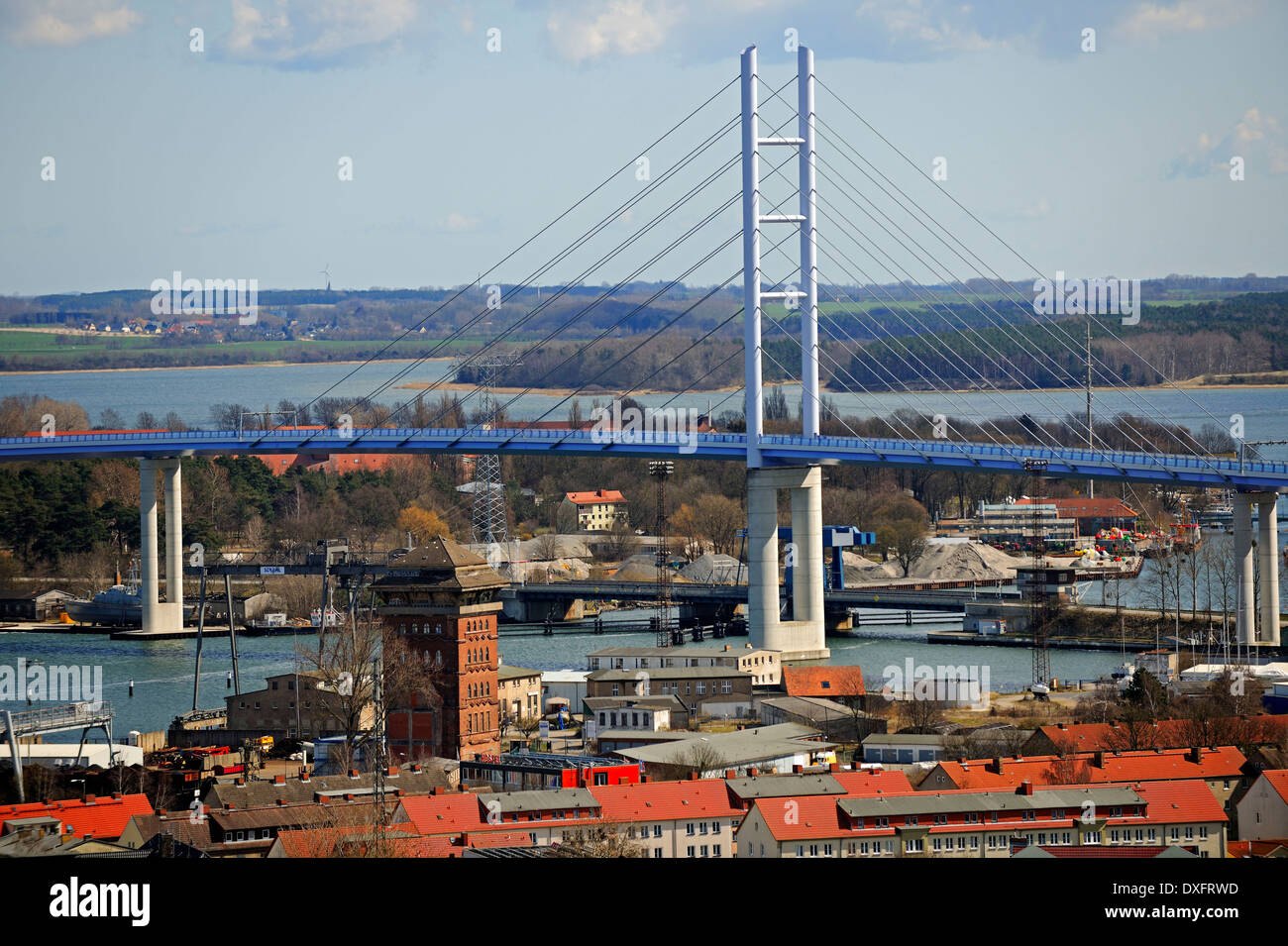 New Ruegendammbruecke bridge crossing Strelasund to island of Rugen ...