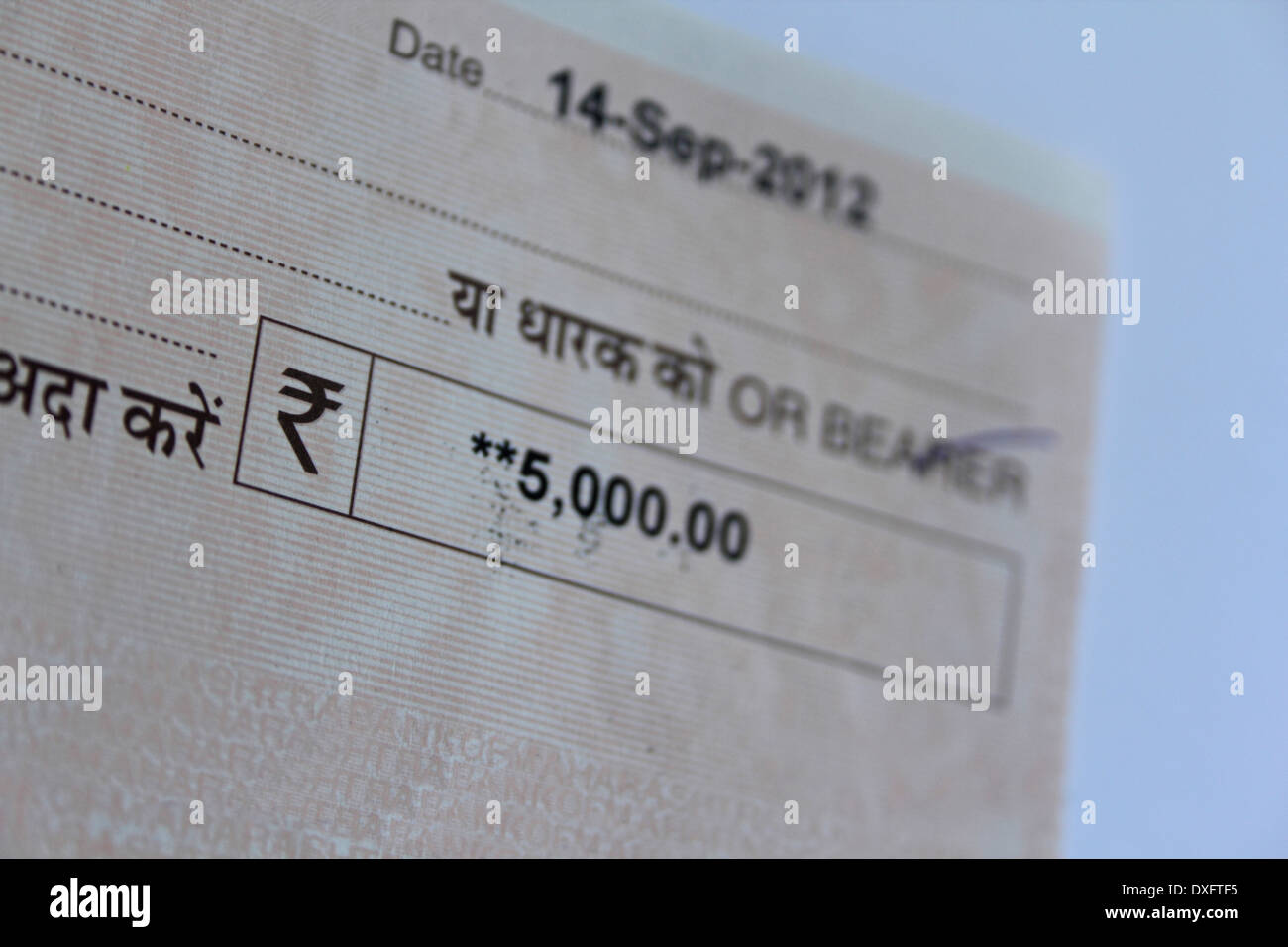 Bank cheque hi-res stock photography and images - Alamy