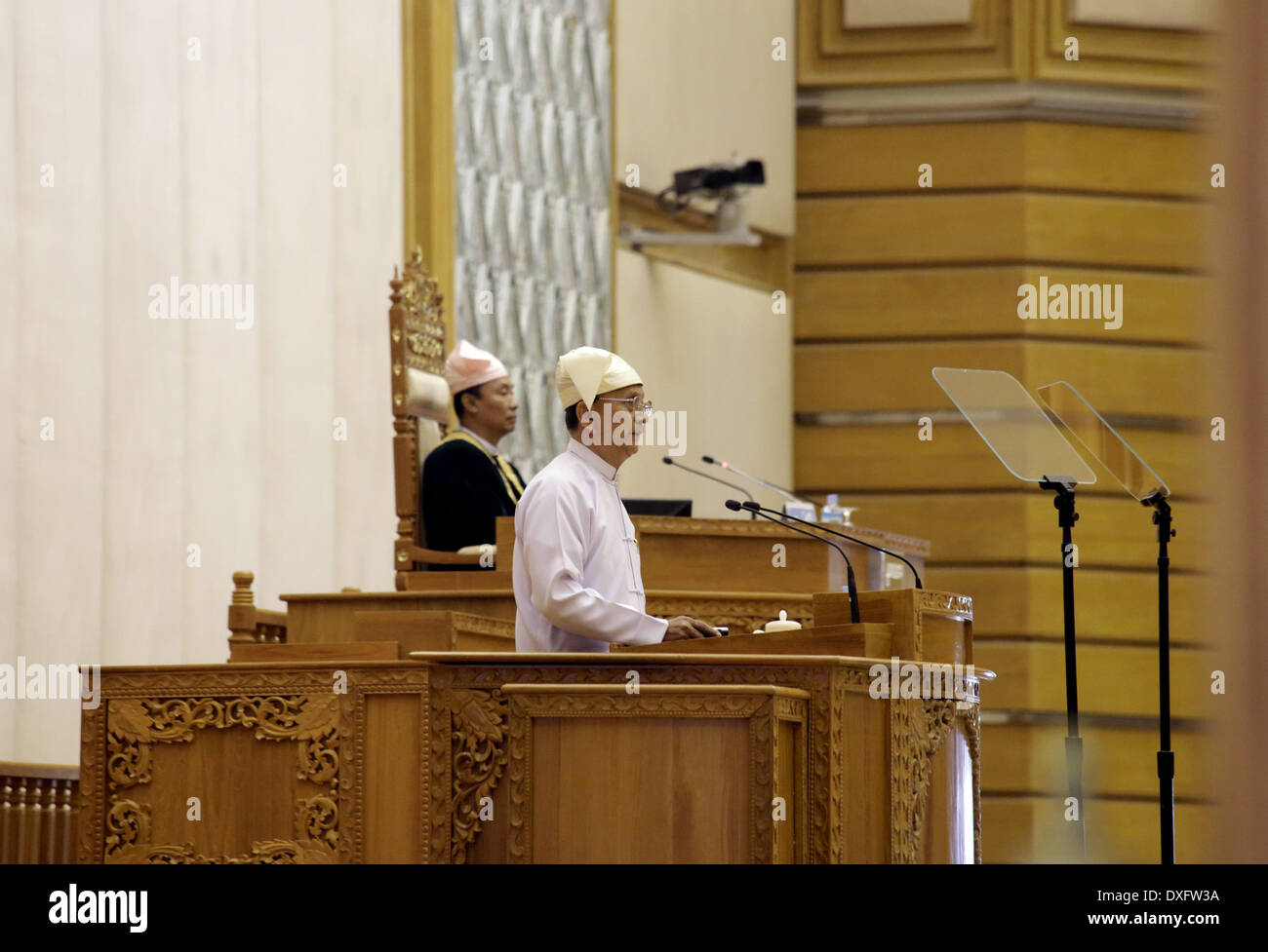 Nay Pyi Taw, Myanmar. 26th Mar, 2014. Myanmar President U Thein Sein (R ...