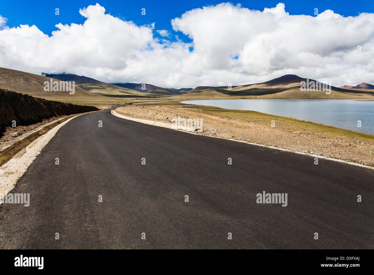 Road in Tibet, China Stock Photo - Alamy
