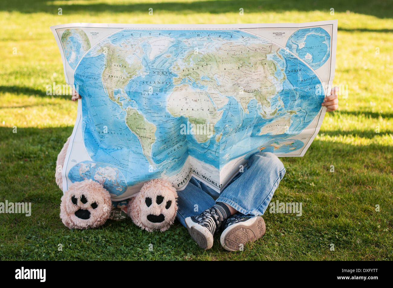 Child world map hi-res stock photography and images - Alamy