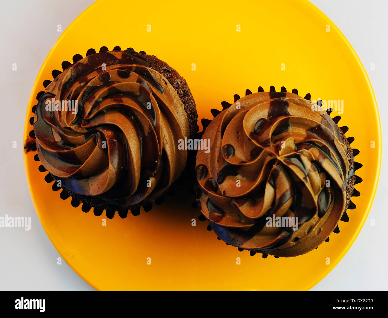 Two cupcakes hi-res stock photography and images - Alamy