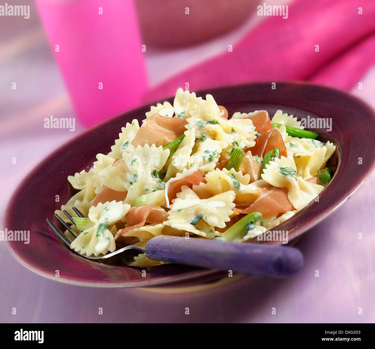 Farfalle hi-res stock photography and images - Alamy