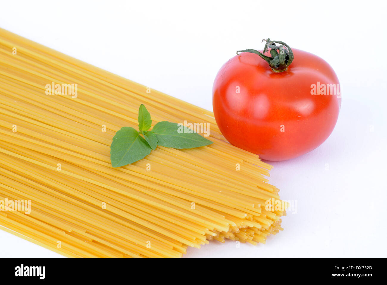Spaghetti noodles / Spaghettini, pasta, tomato Stock Photo - Alamy