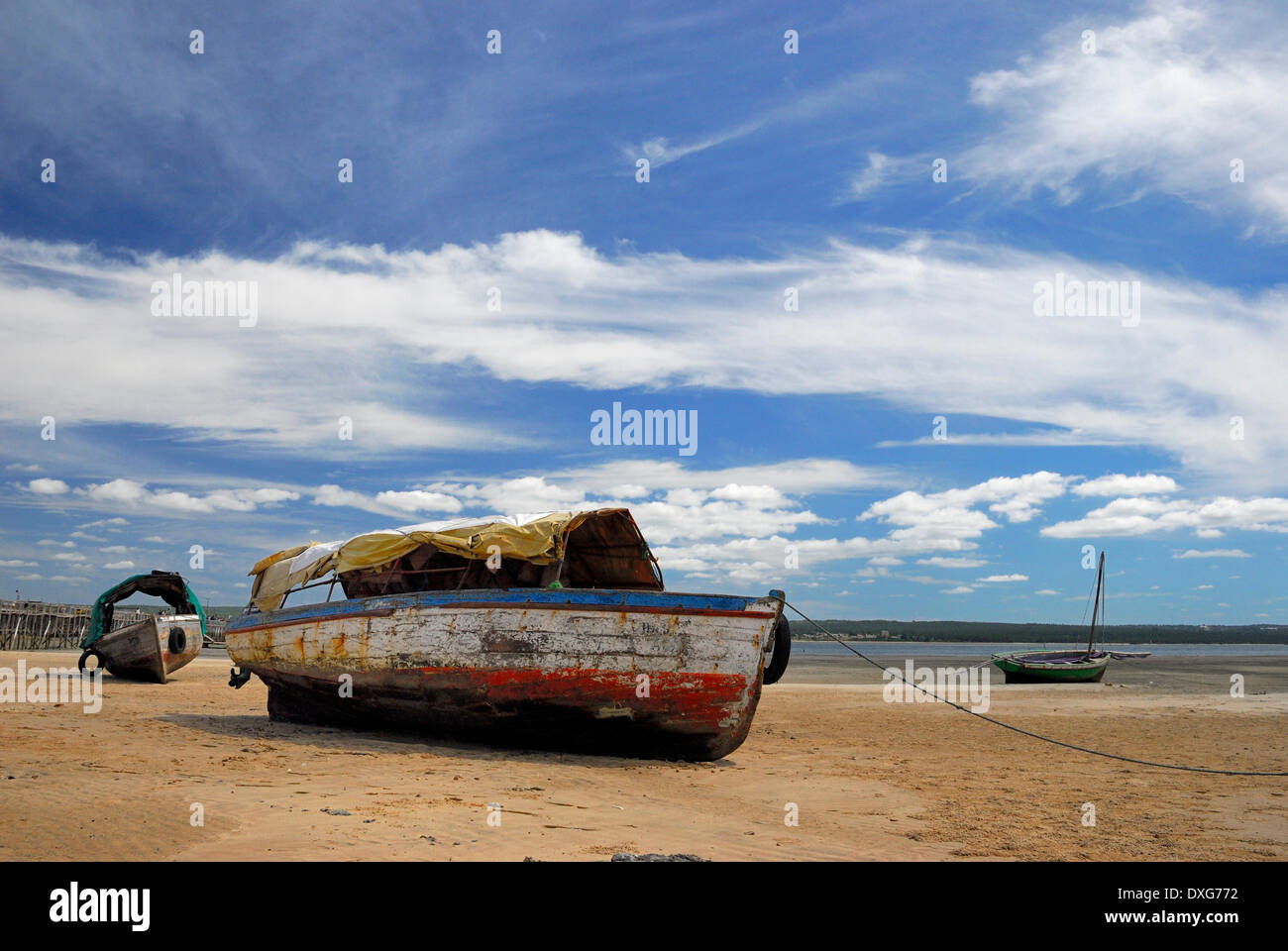 Fishing boats stranded at low tide, Inhambane Bay, Inhambane ...