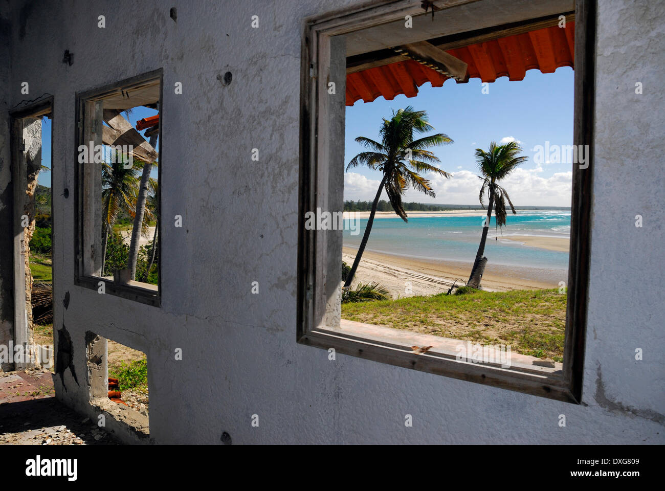 The ruins of Pomene Hotel, Pomene, Mozambique Stock Photo - Alamy