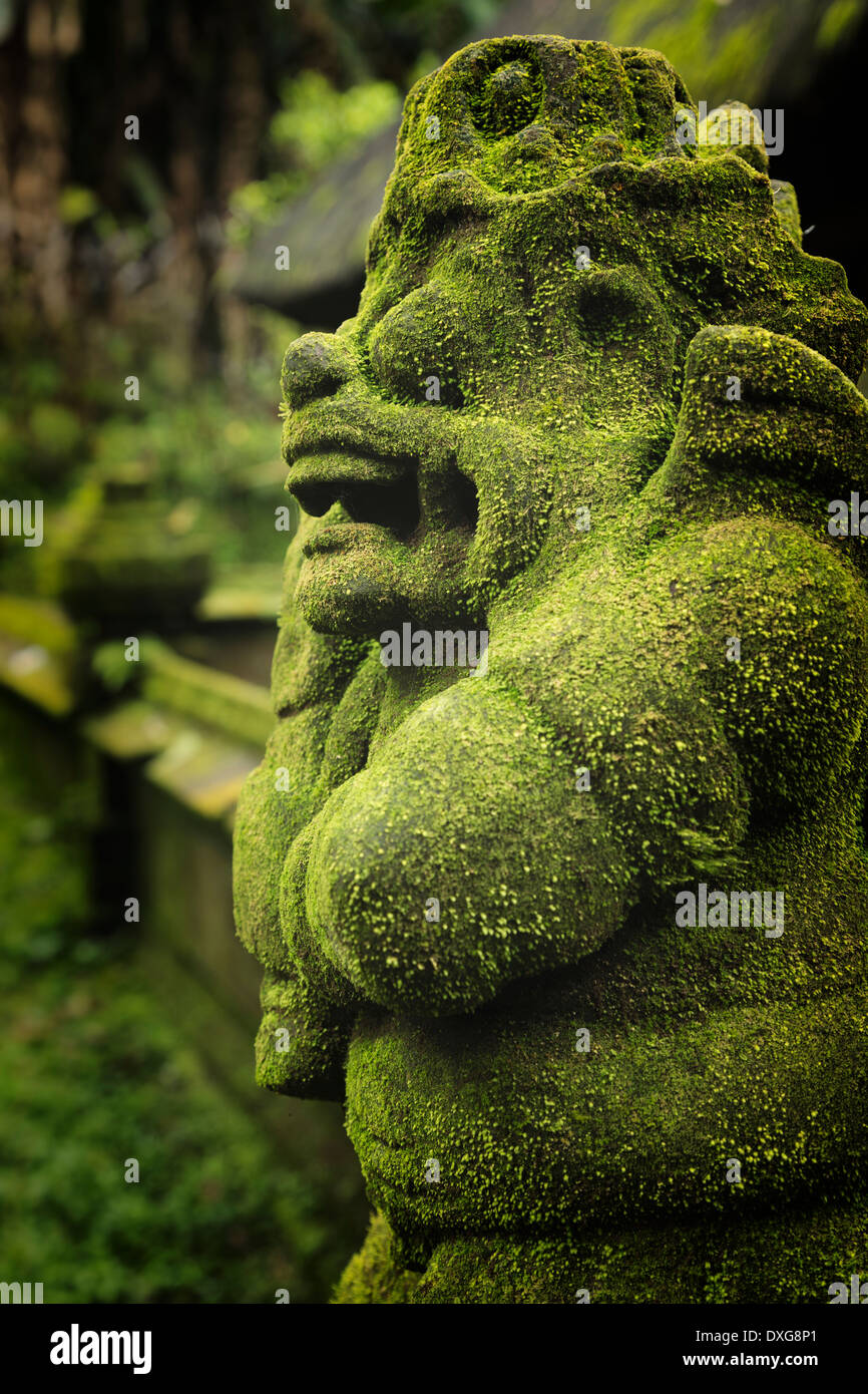 Moss Covered Statue High Resolution Stock Photography and Images - Alamy