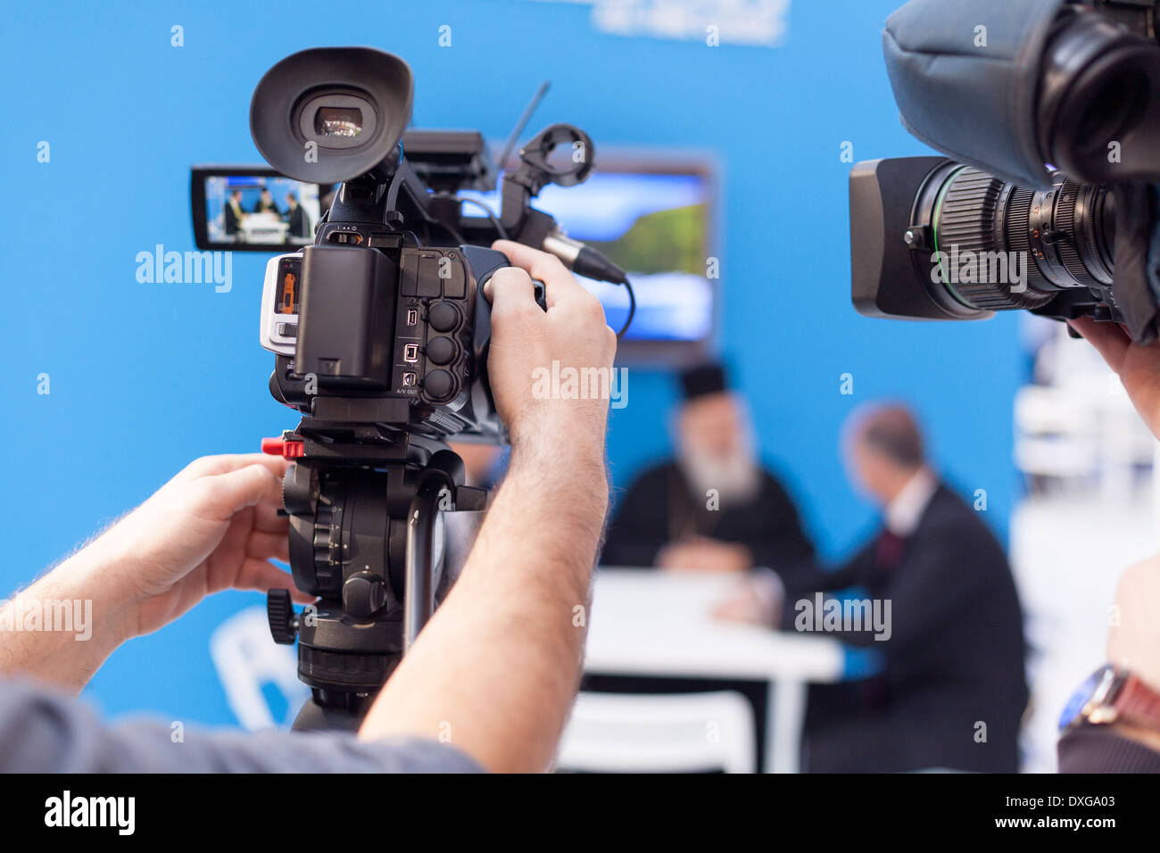 Camerman video camera people hand hi-res stock photography and images ...