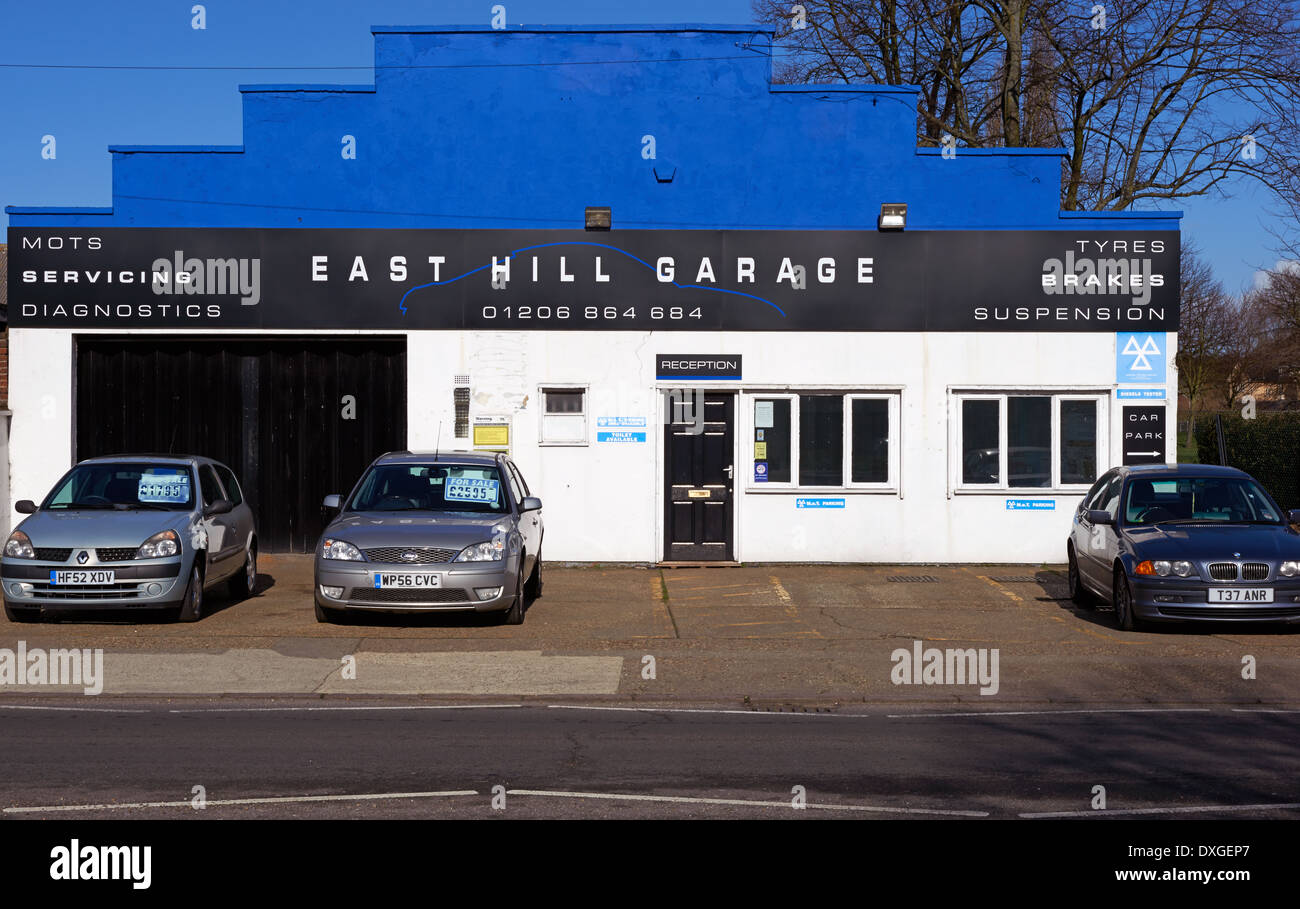 Independent garage hi-res stock photography and images - Alamy