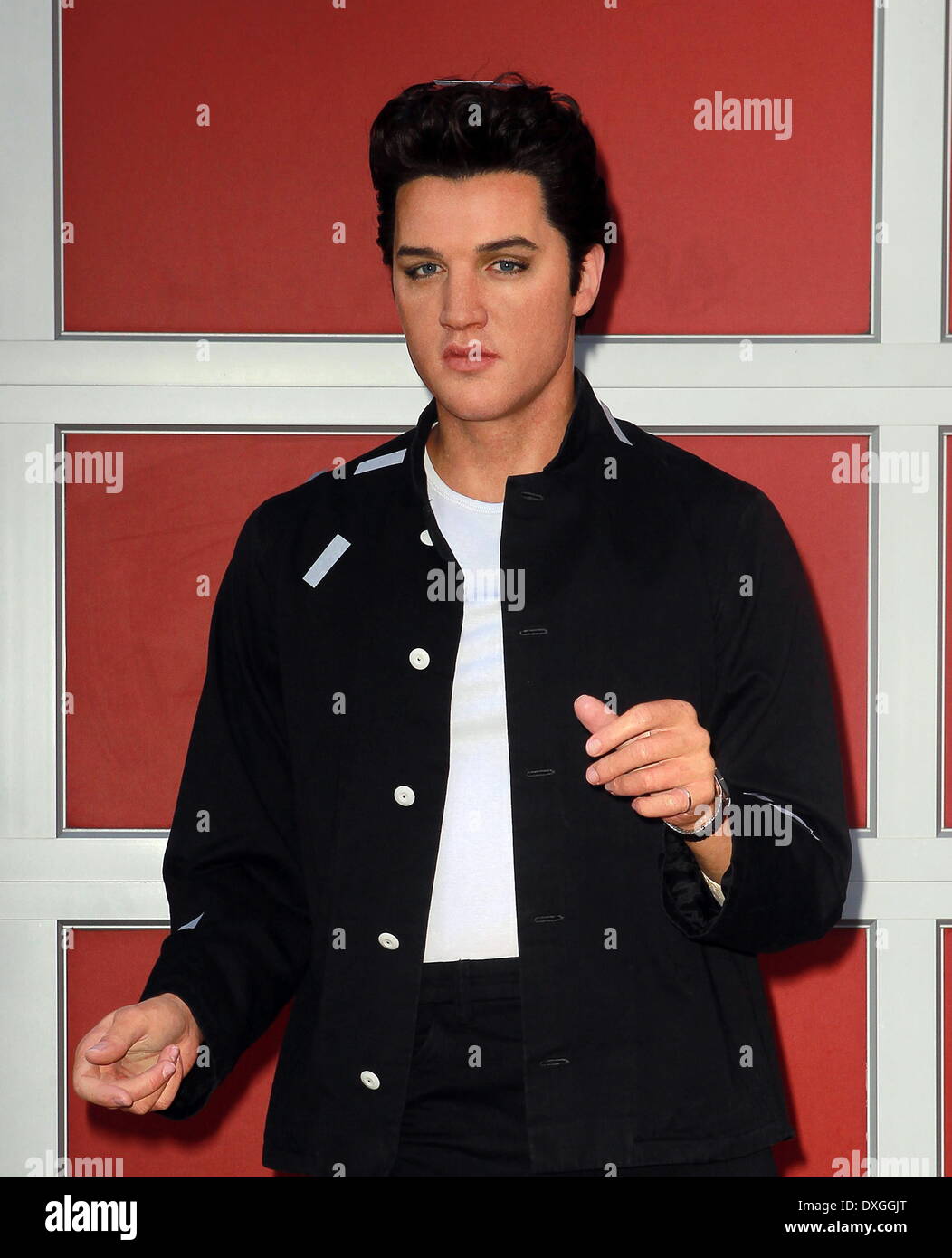 Elvis Presley Wax Figure Madame Tussauds Hollywood unveils a wax figure ...