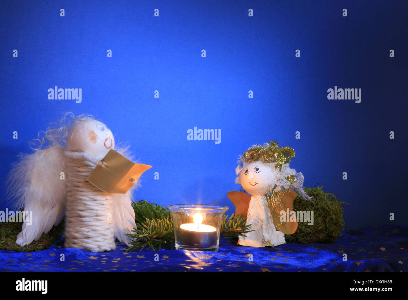 Christmas angles hi-res stock photography and images - Alamy