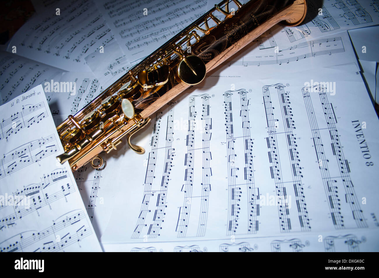 Saxophone musical notes hi-res stock photography and images - Alamy