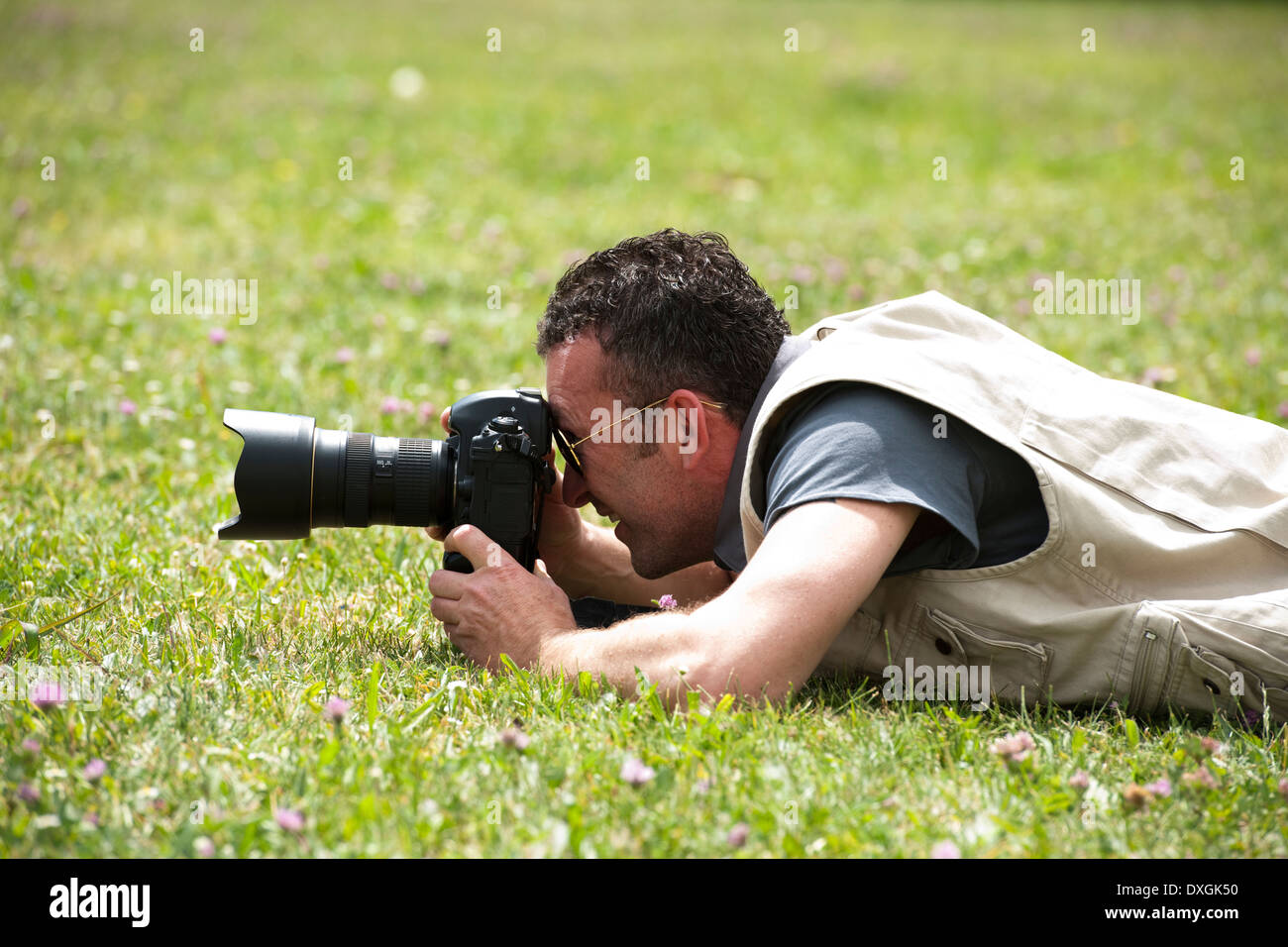 Photographer lying down hi-res stock photography and images - Alamy